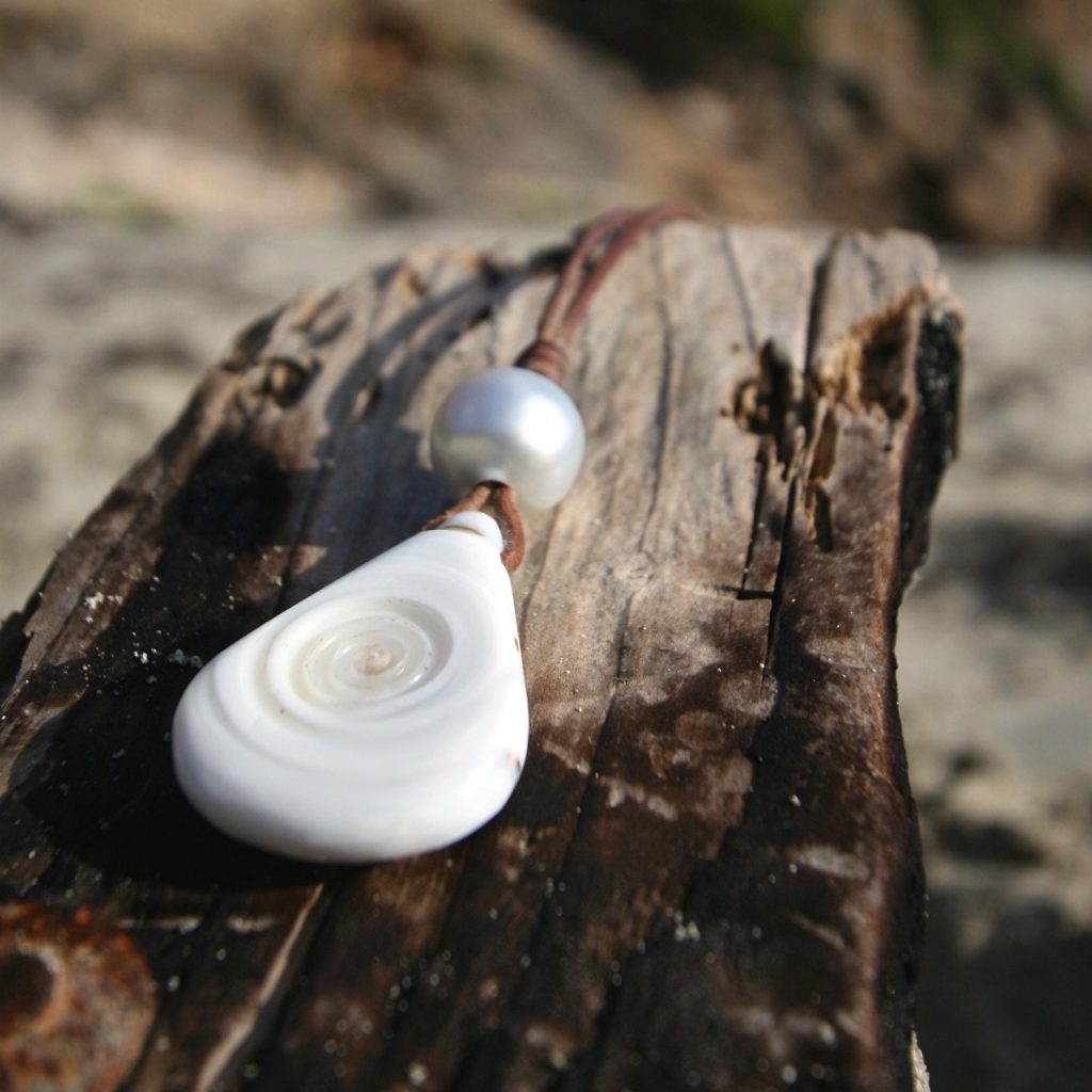 Trésors de St Barth - Coastal leather jewelry from St Barths. Shop now