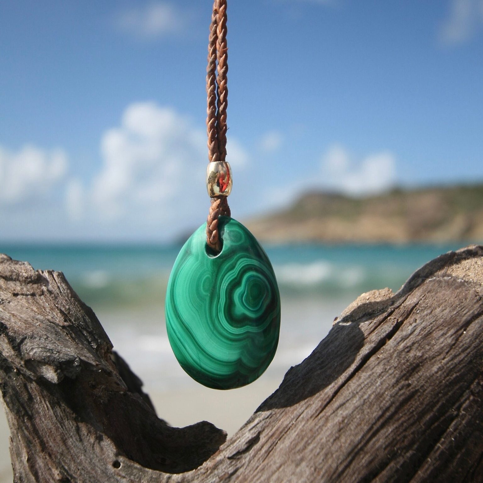 Trésors de St Barth - Malachite pebble necklace and 18k gold element